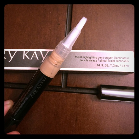 Mary Kay | Makeup | Shade 2facial Highlighting Pen | Poshmark